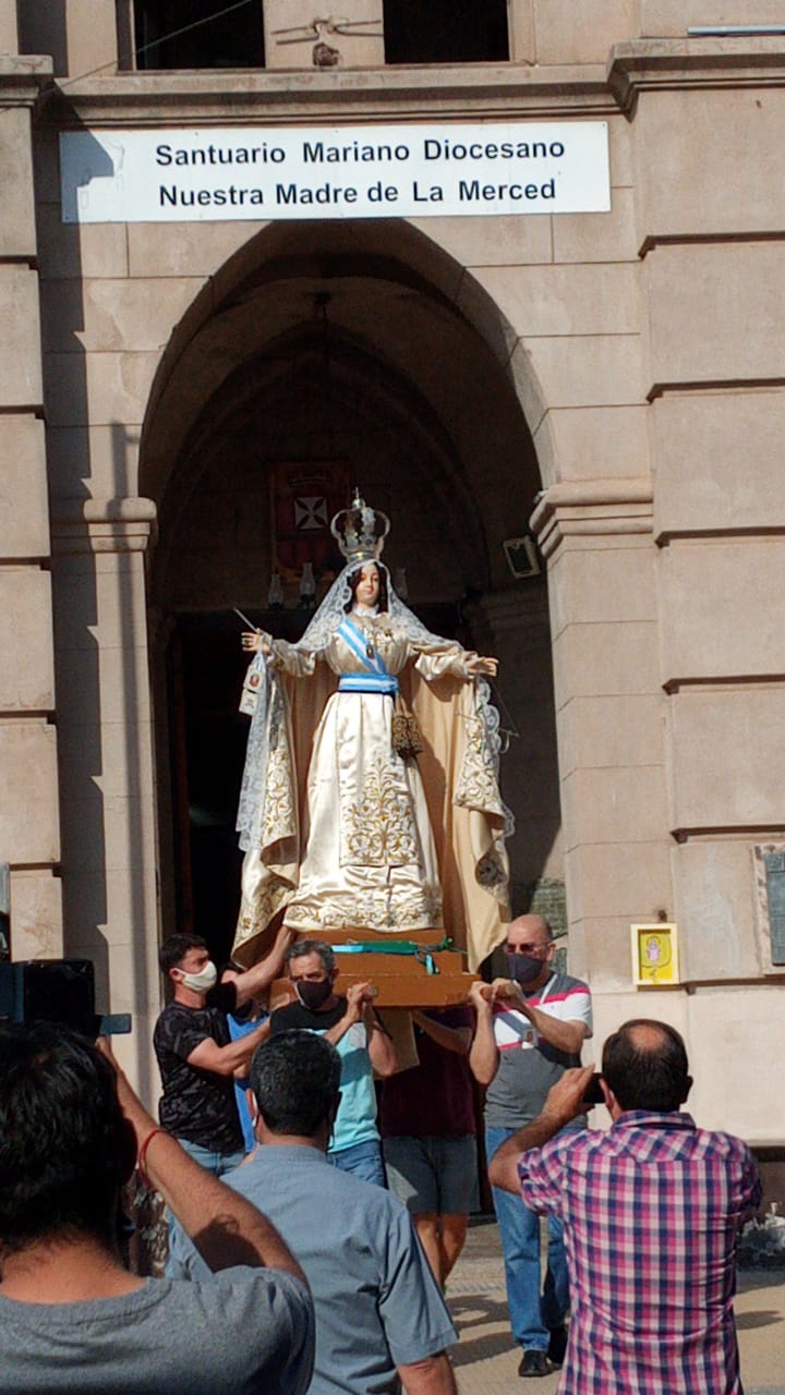 Se realiza la procesión en honor a la Virgen de la Merced