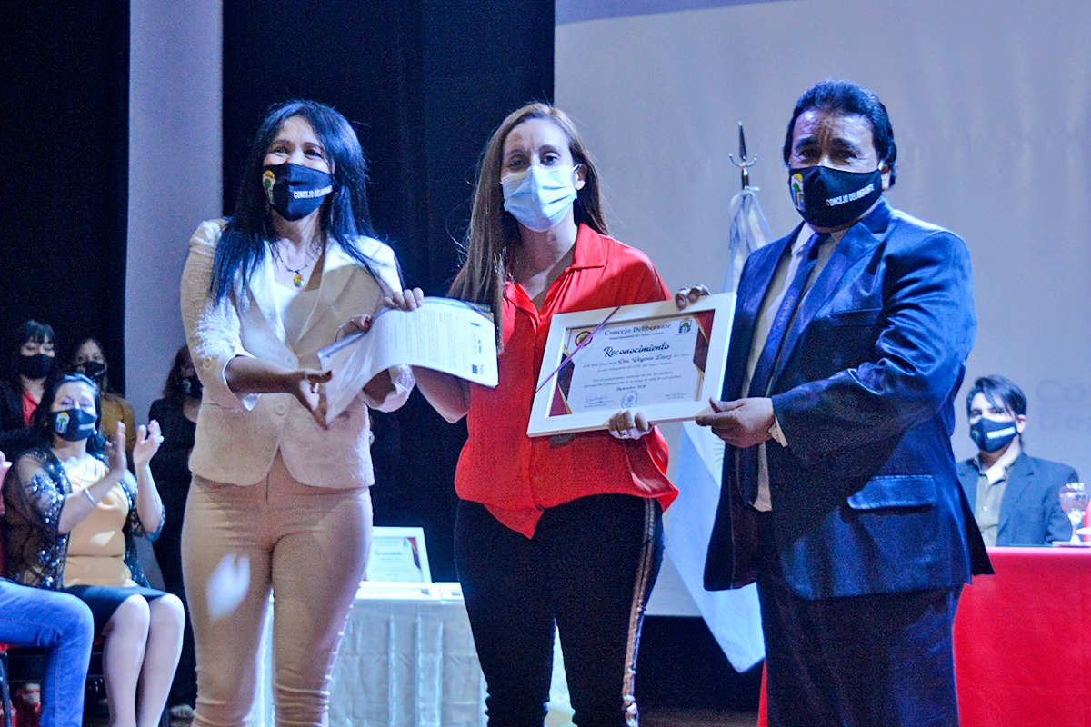 Reconocen la labor de médicos y médicas en su día