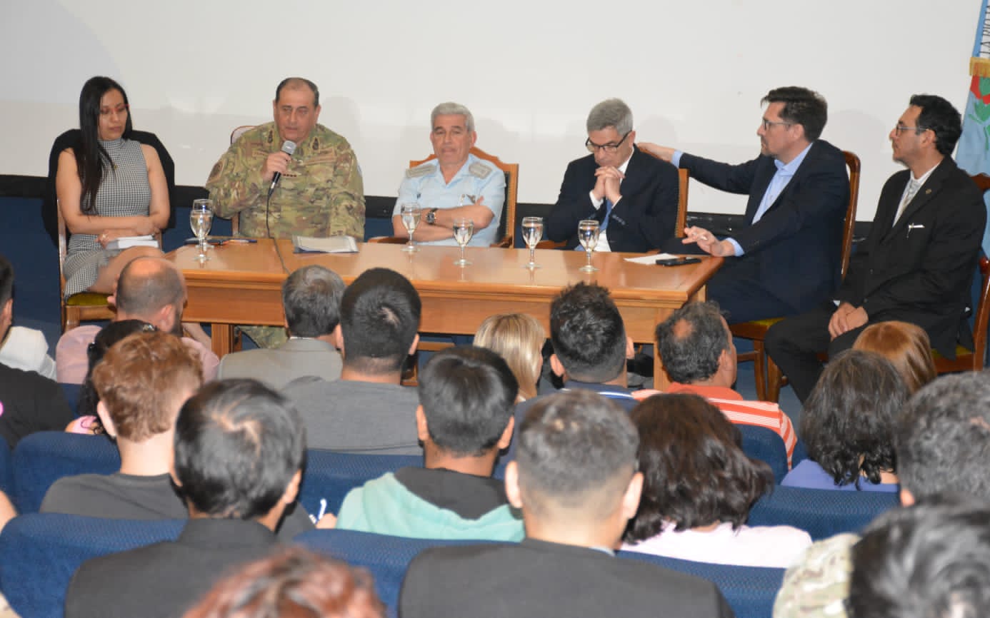 Libro Blanco de la Defensa 2023: Quinto encuentro en la UNLaR