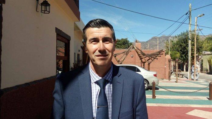 Moriconi defendió el aumento otorgado a estatales