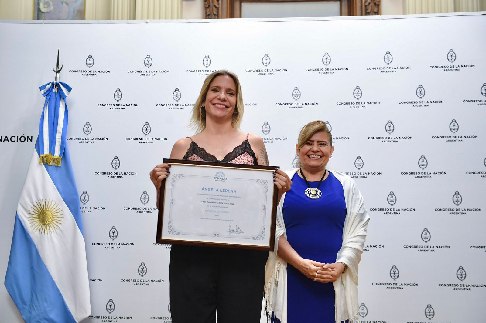 Clara Vega homenajeó a personalidades destacadas en el Mundial Qatar 2022