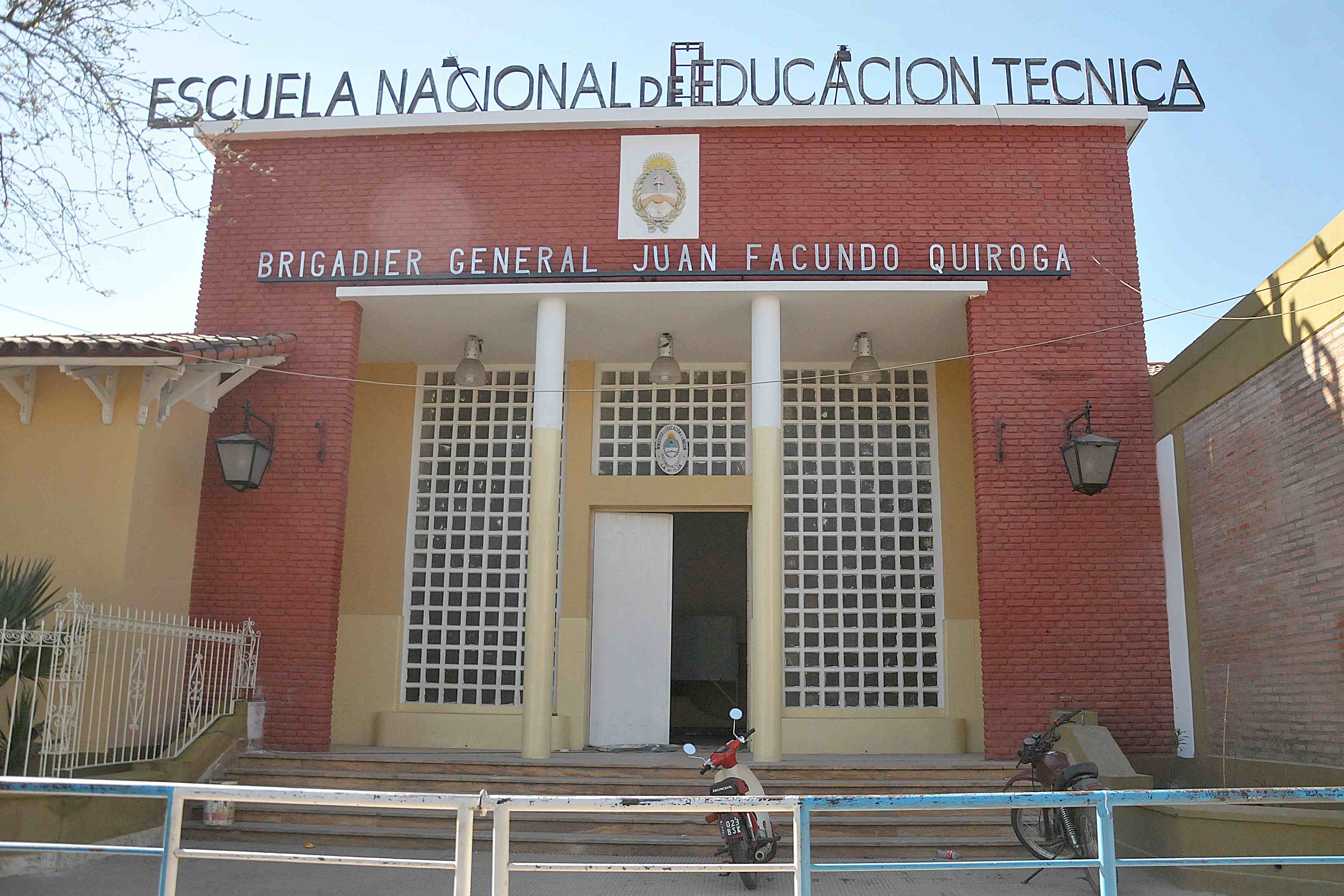 AMP realizó reunión informativa en el colegio EPET 2