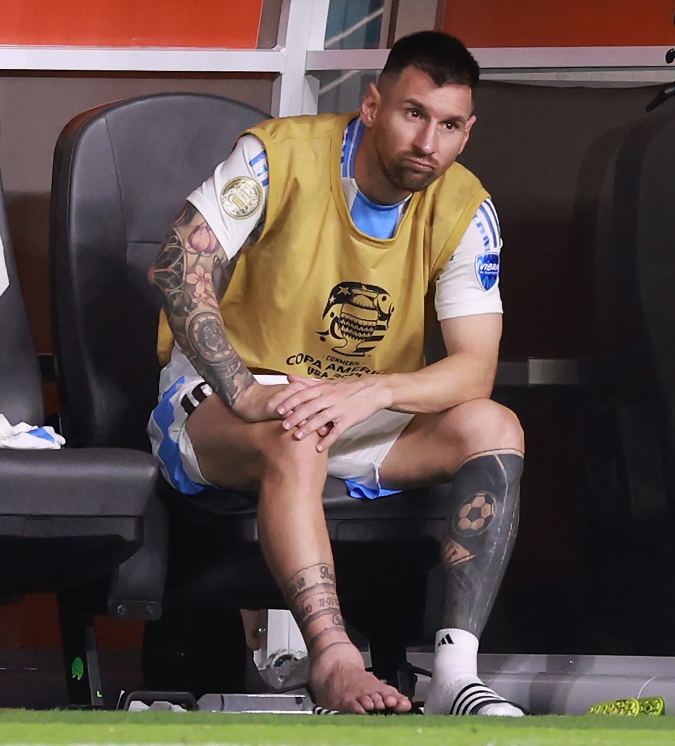 Messi tiene una lesión en el ligamento del tobillo derecho