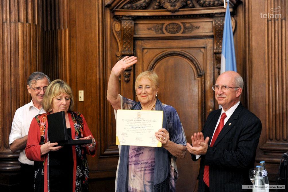 Una biografía de Stella Calloni cruza el periodismo, la literatura y la ...