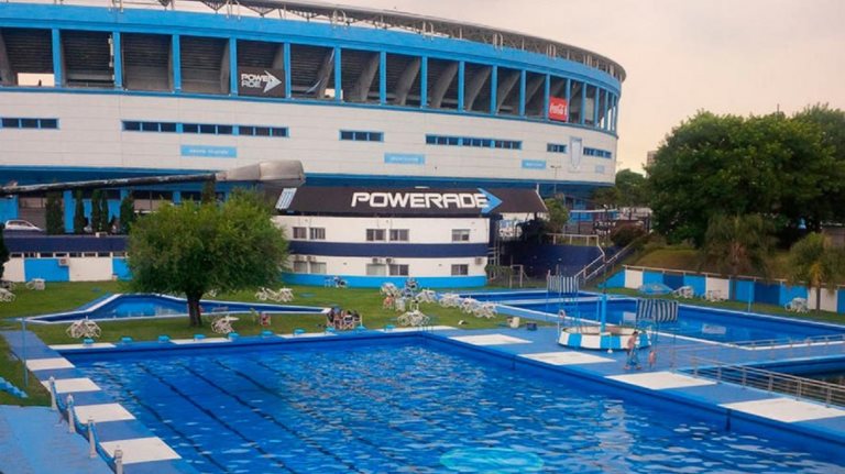 Racing: un joven se ahogó en la pileta y se encuentra internado en ...