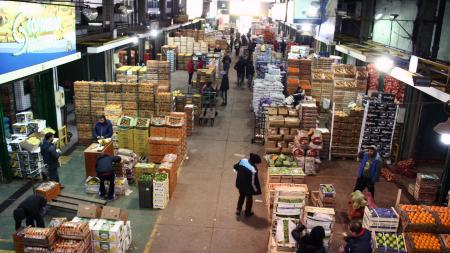 Los mayoristas del Mercado Central retrotraen los precios un 20 por ciento
