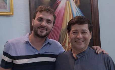 El ministro Santander visitó al padre David Scalzo