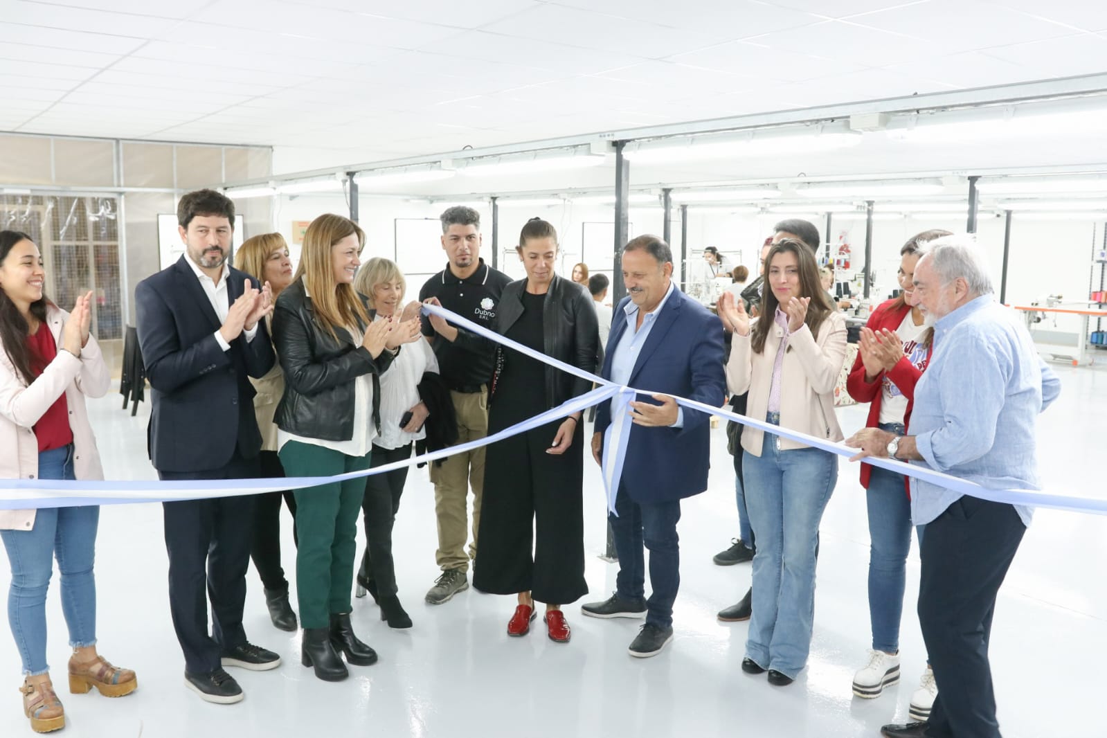 Quintela inauguró empresas dedicadas a la confección de indumentaria
