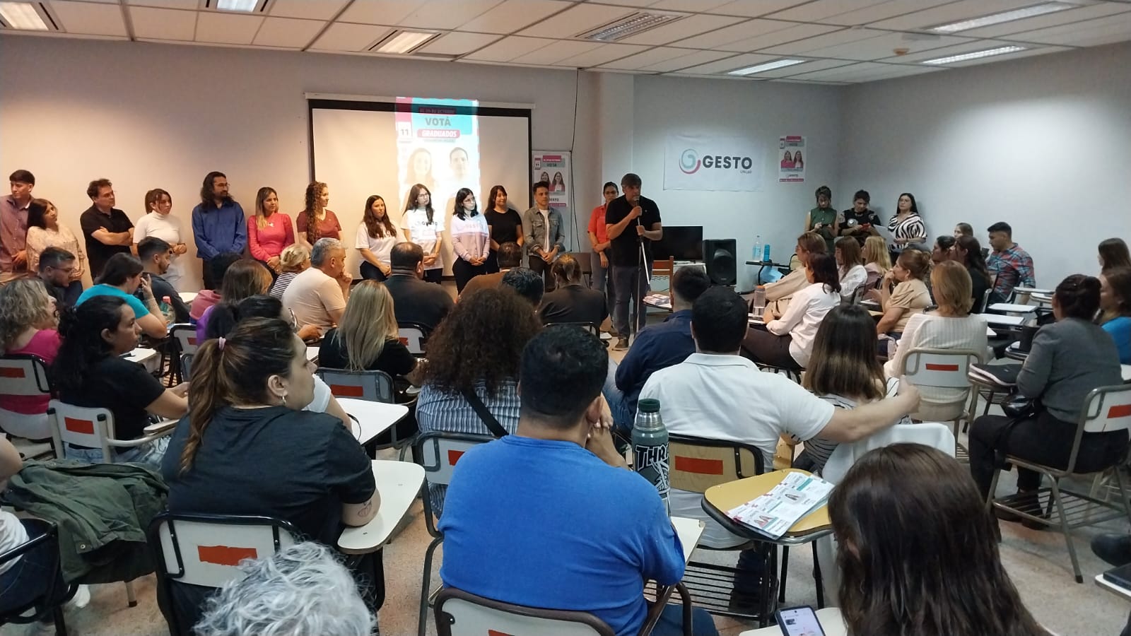 Mercedes Cáceres alentó a graduados a defender la universidad pública