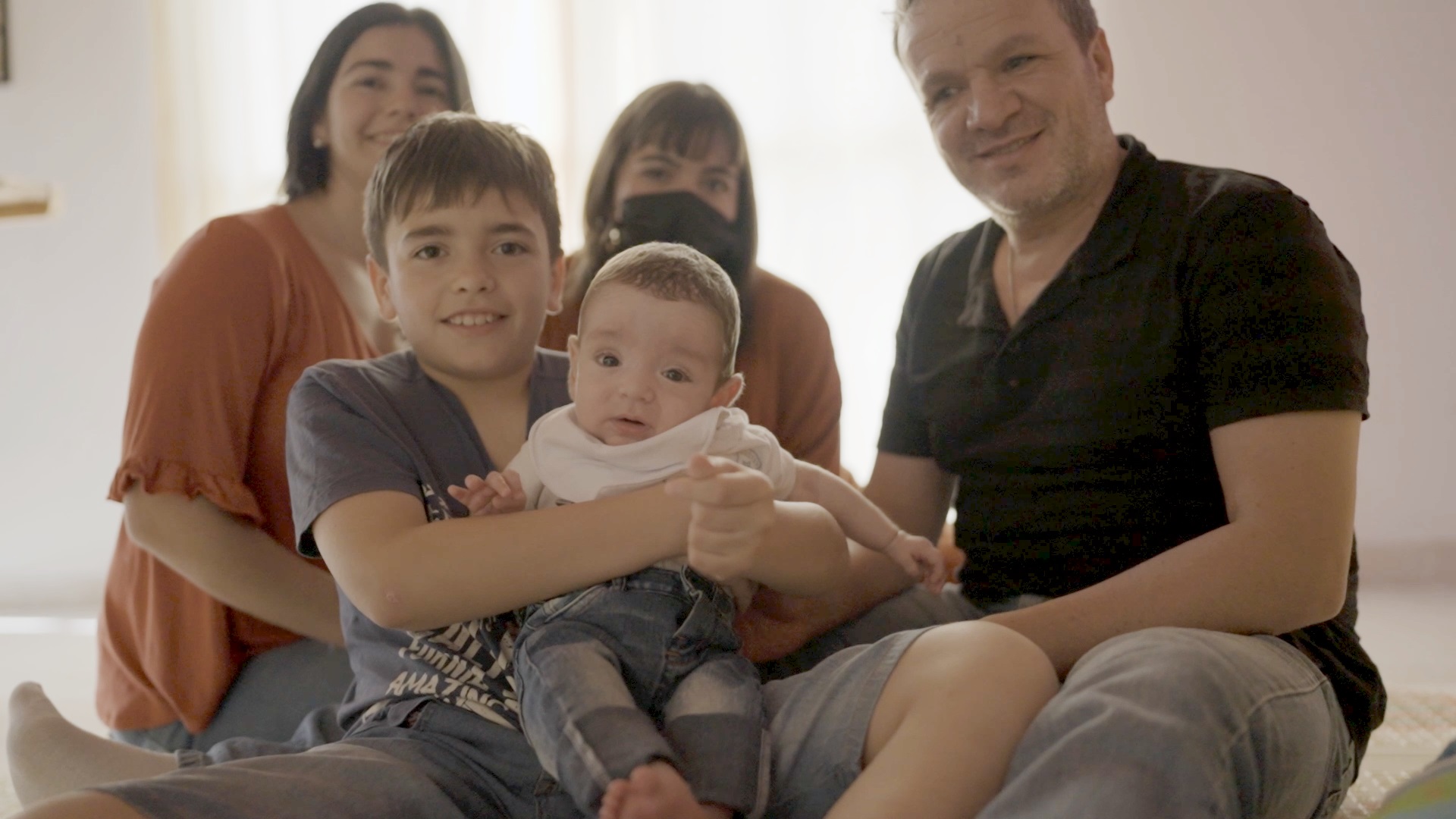 Un regalo del cielo: la historia de Eluney y su héroe Neuén