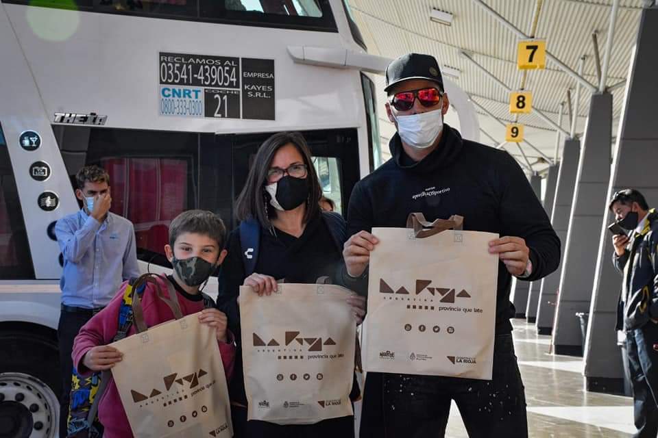 Llegó a La Rioja el primer bus turístico de la temporada de invierno