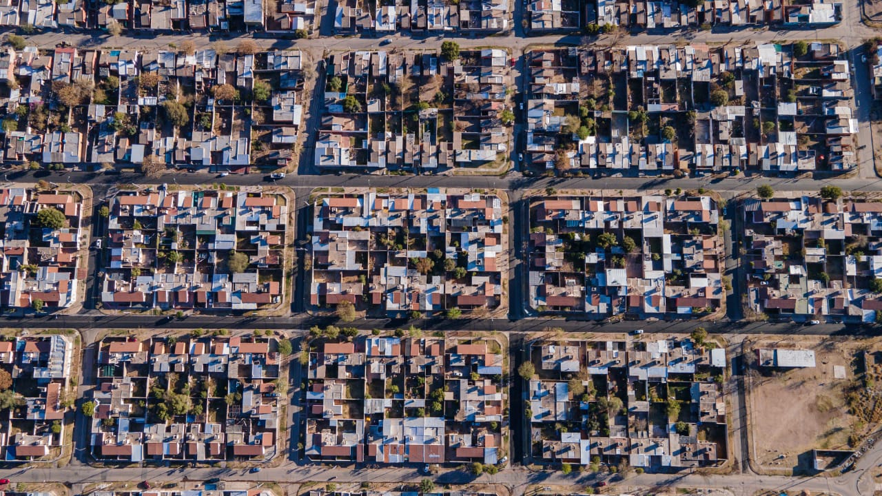 El Gobierno continúa con las obras de asfaltado en diversos barrios de ...