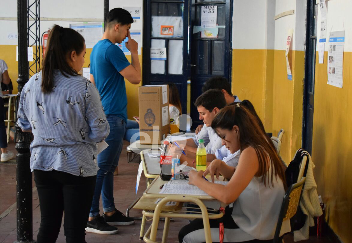 Cierran los comicios en todo el país y crece la expectativa por los ...