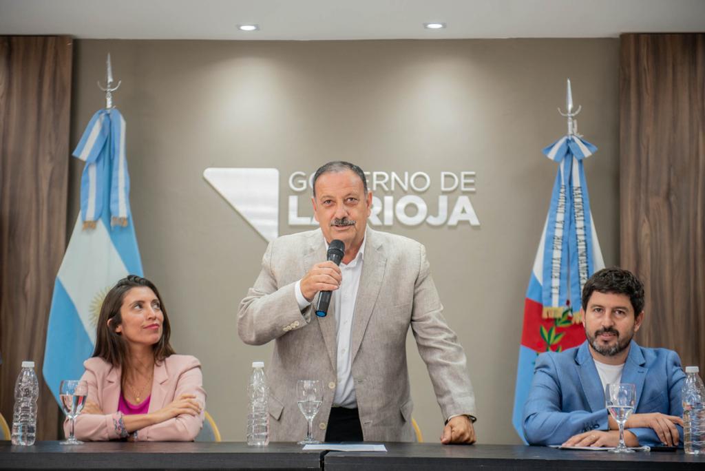 Internaron de urgencia al gobernador Ricardo Quintela